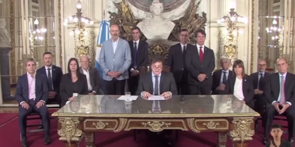 Los 30 puntos principales del mega DNU de Javier Milei